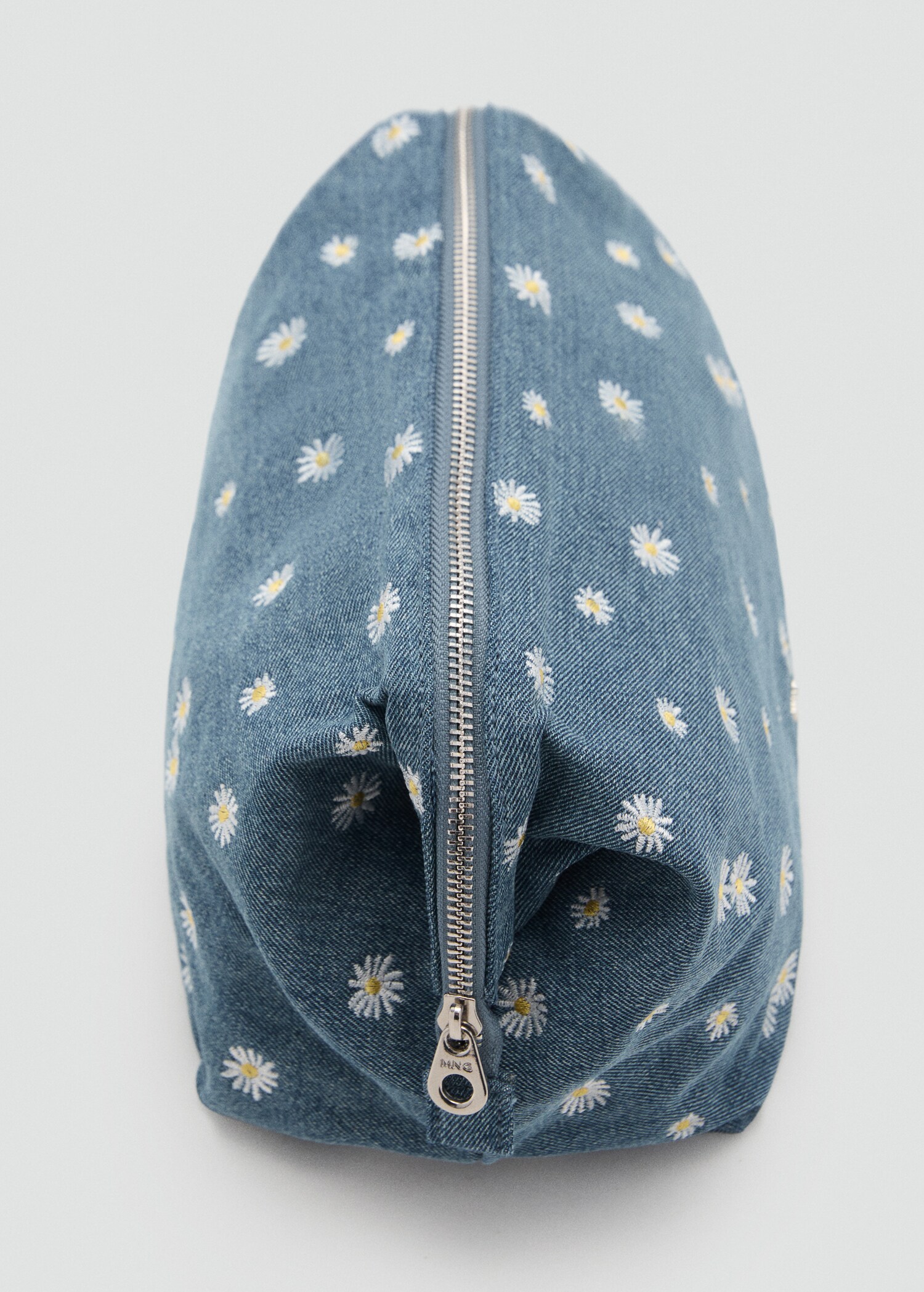 Denim toiletry bag embroidered with flowers - Women | MANGO India