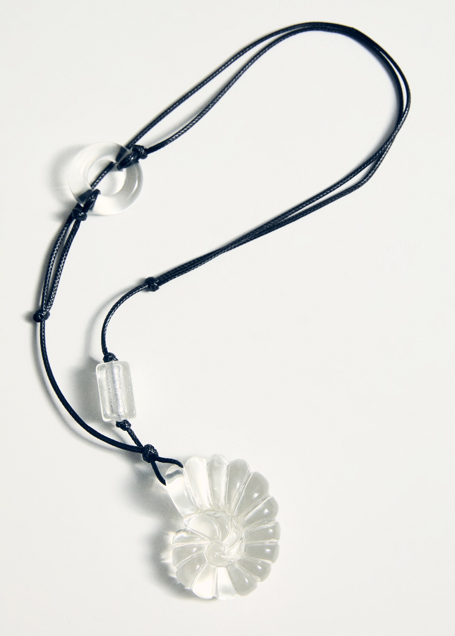 Resin shell necklace - Women | MANGO USA