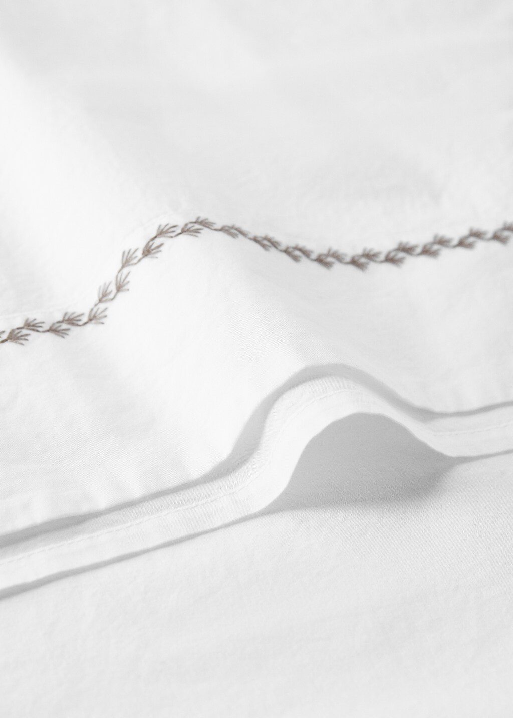 Percale cotton children's top sheet with embroidered detail for cot ...