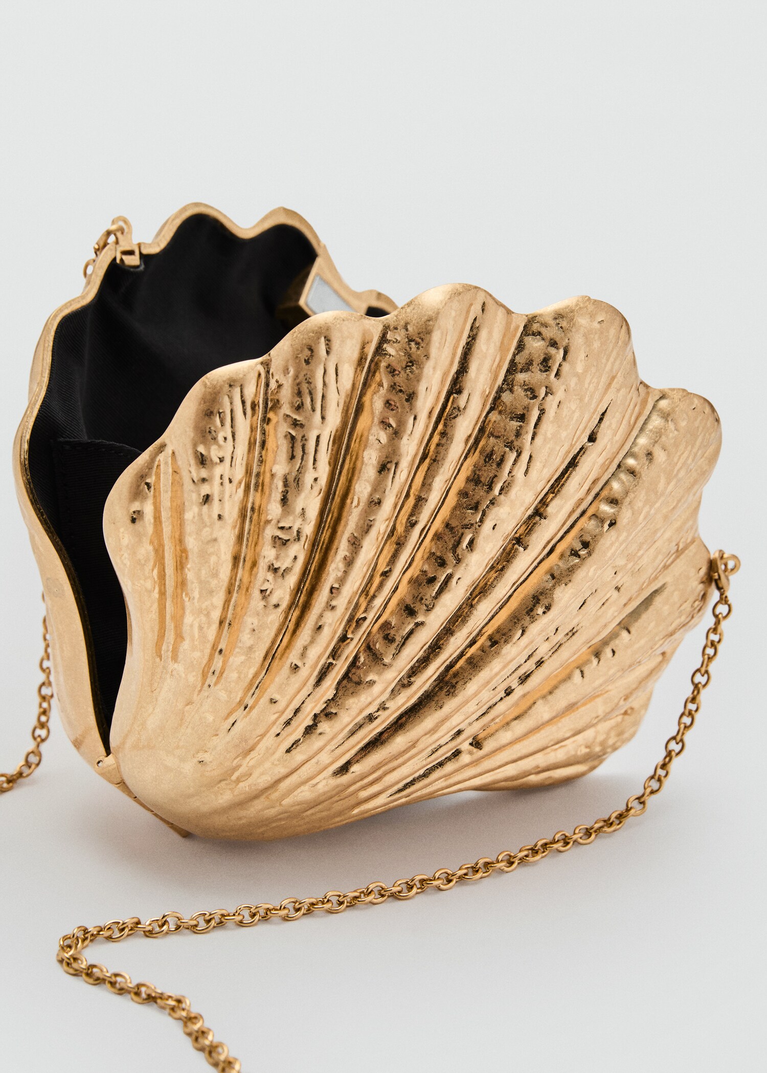 Shell design clutch bag - Women | MANGO USA