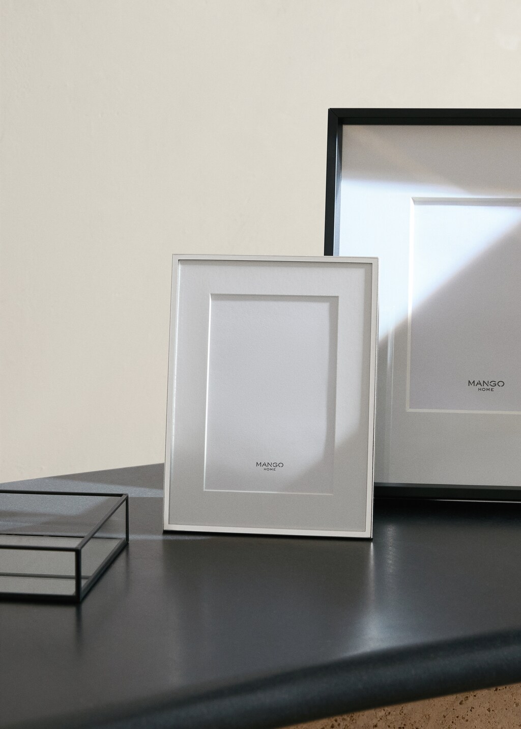 Passe-partout frame with metal profile - Home | MANGO United Kingdom