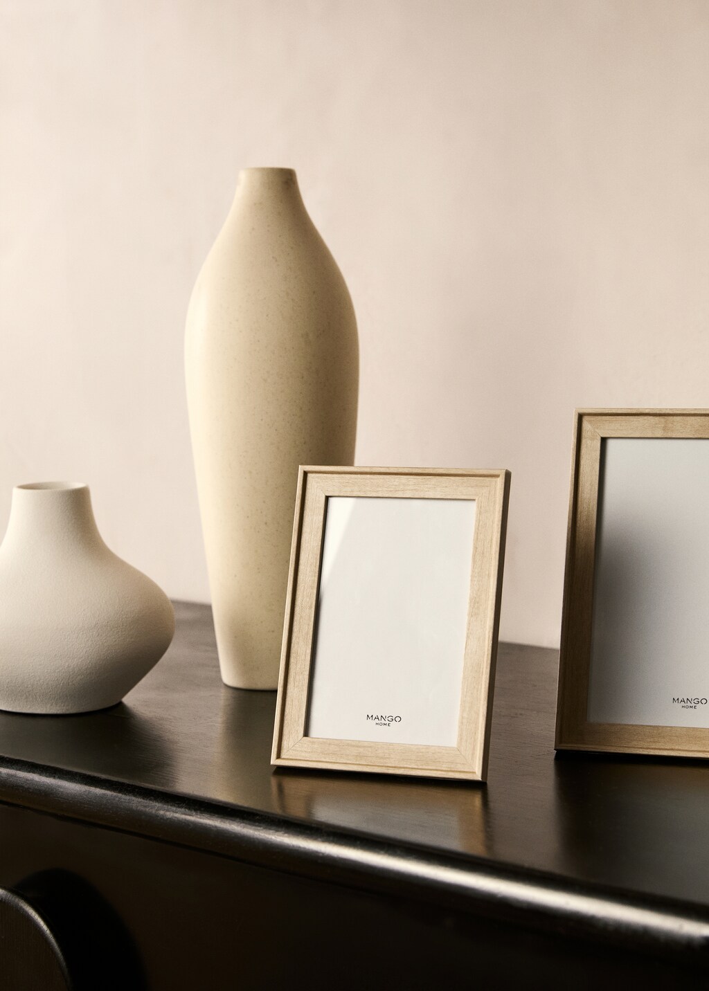Marco relieve efecto madera pequeño - Home | MANGO España (Península y ...