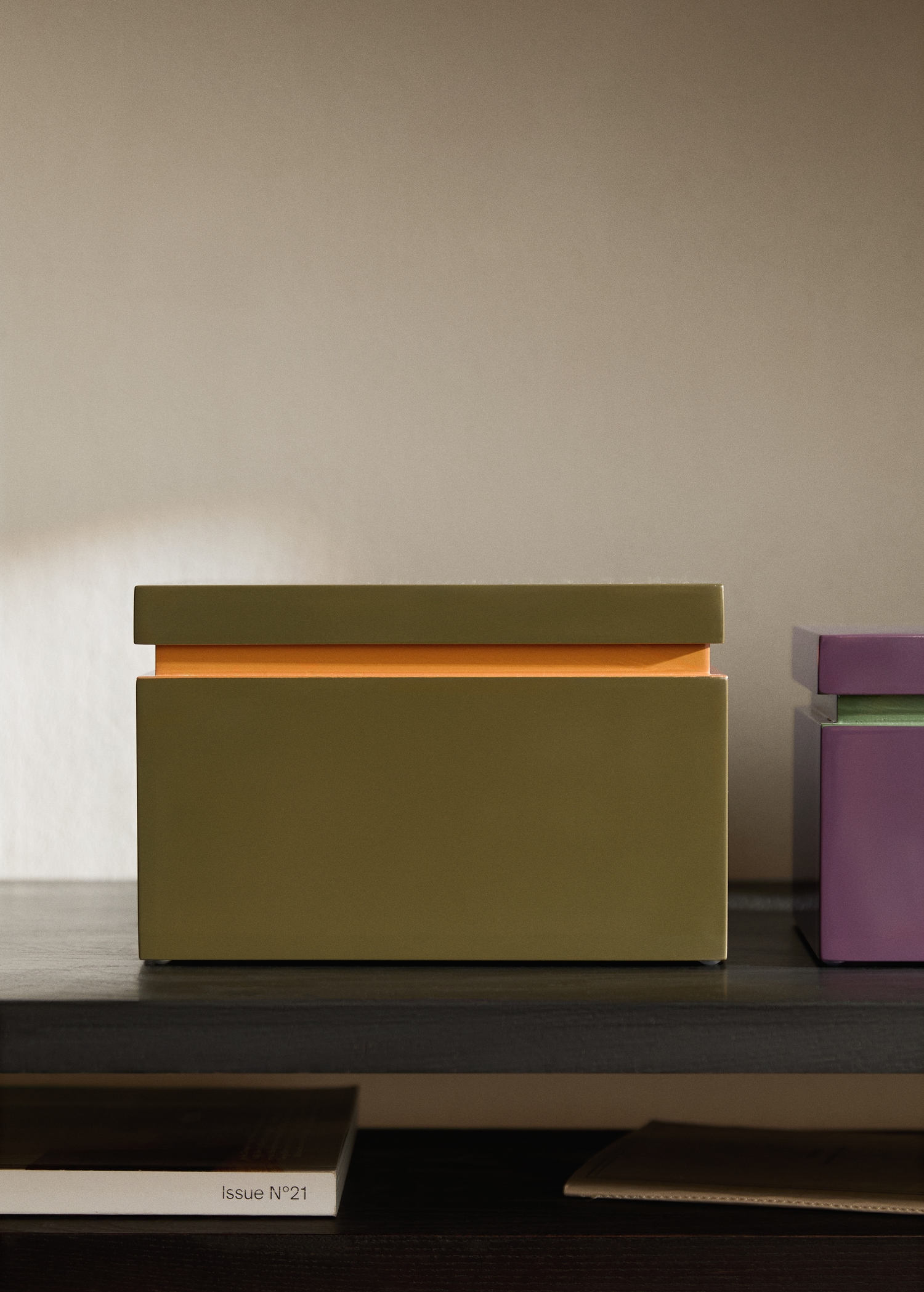 Low two-tone lacquered box - Home | MANGO USA