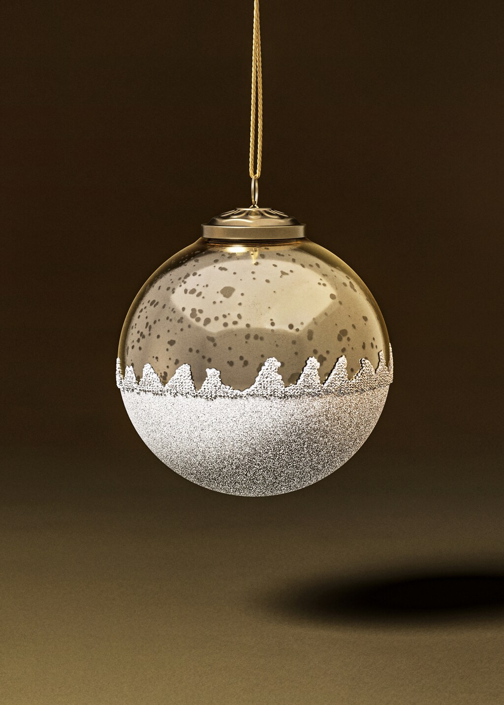 Tree decorations with snowflake detail - Home | MANGO USA