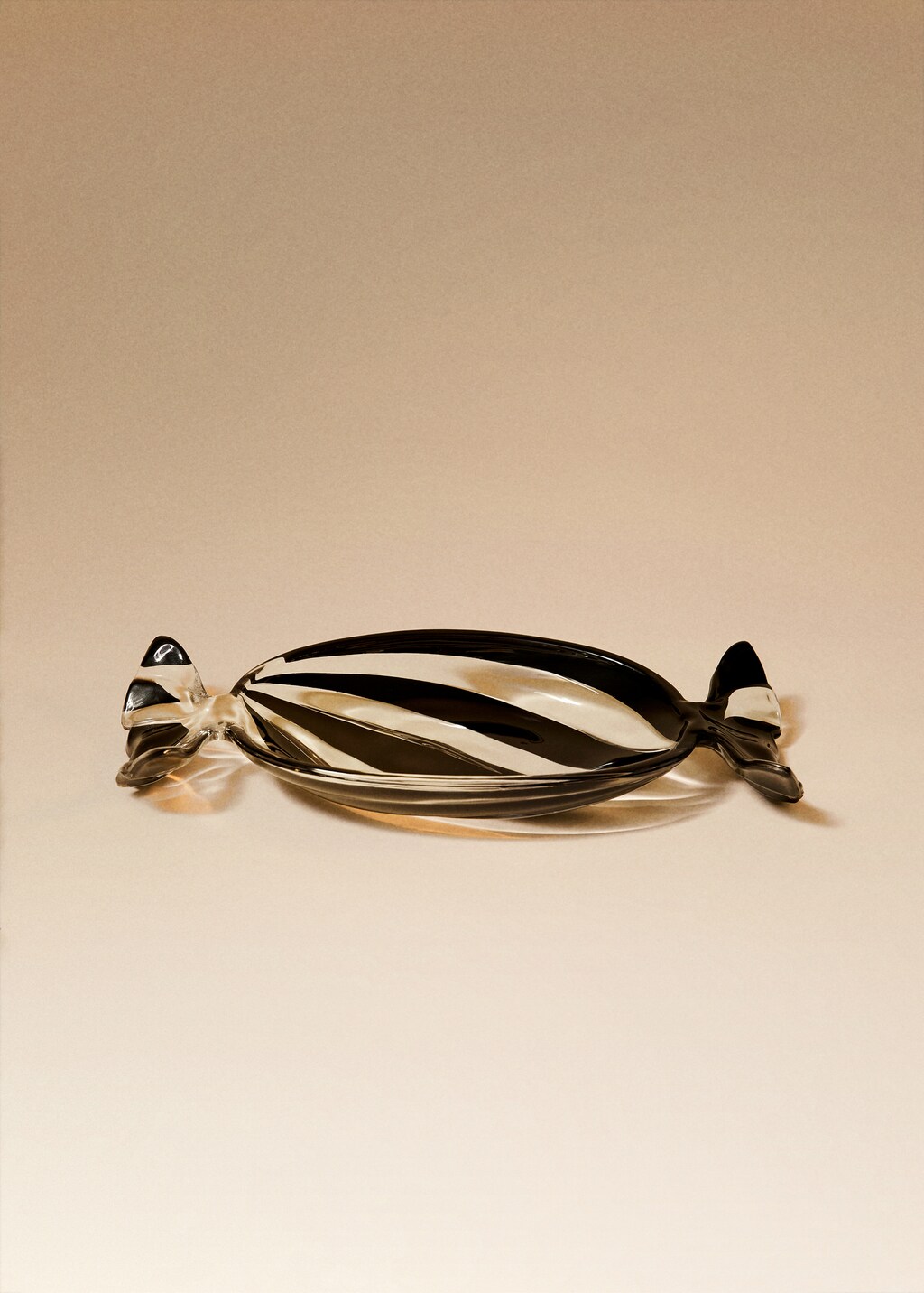 Glass tray with ribbon lines - Home | MANGO Greece