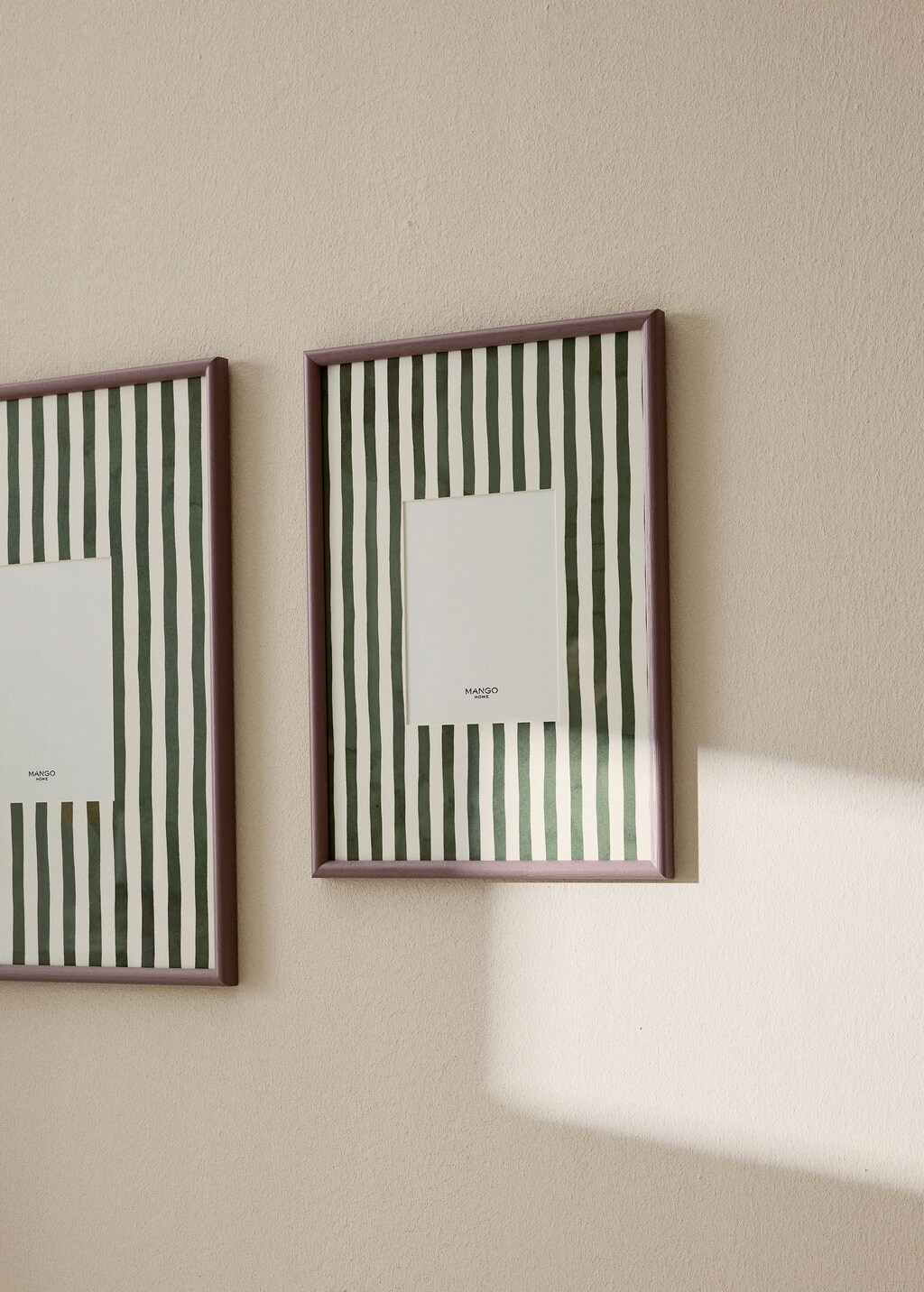 Medium wood frame with lines - Home | MANGO USA