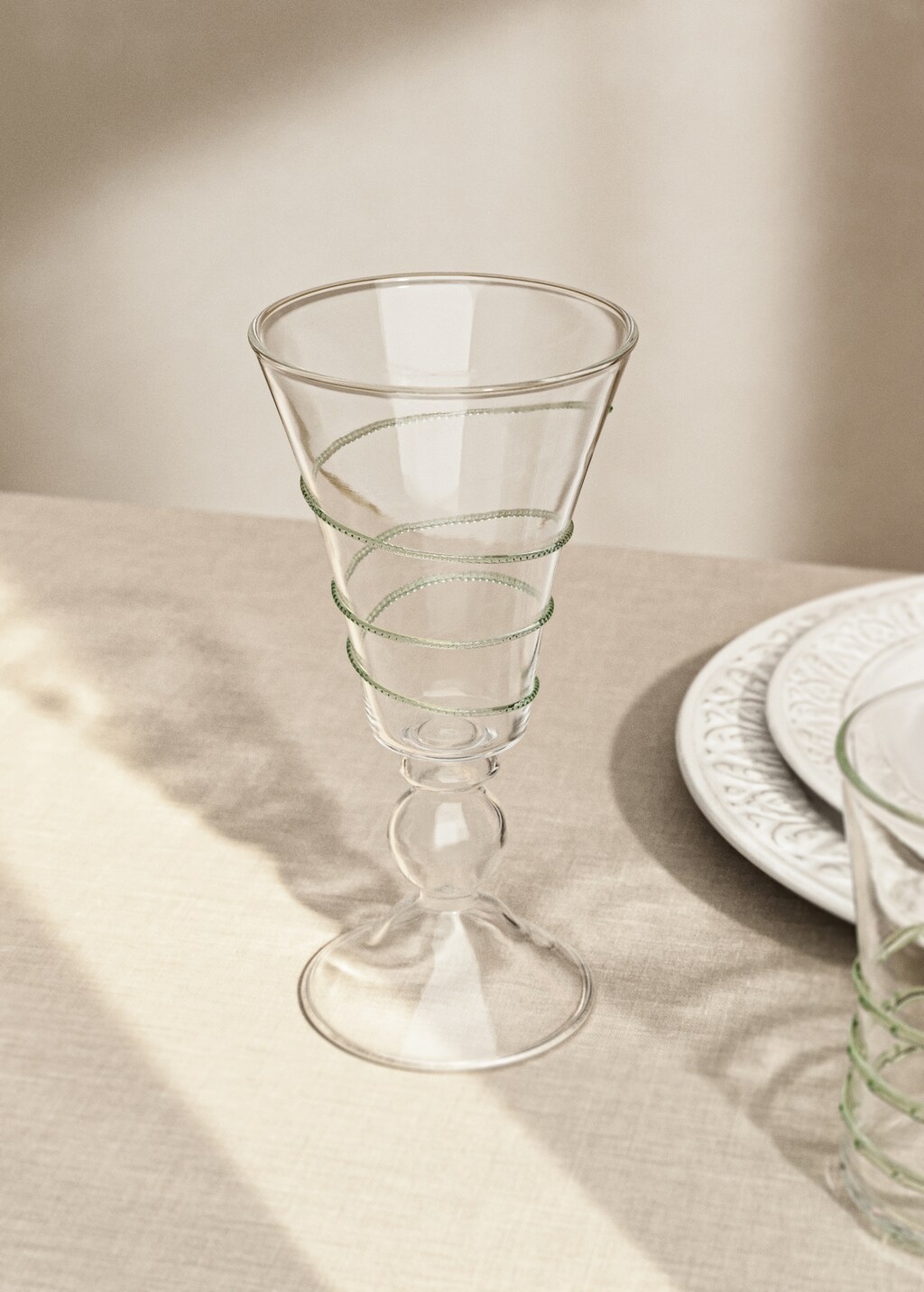 Borosilicate cup with spiral relief - Home | MANGO Hungary