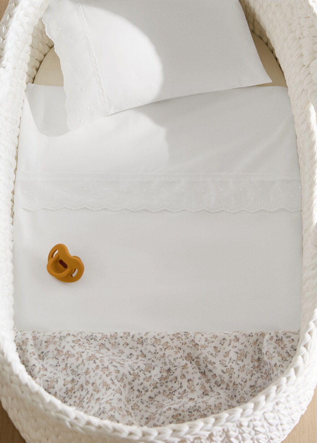 Embroidered frilly pillow and top sheet for mini-cot - Home | MANGO ...