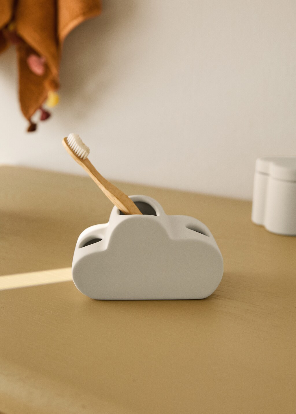 Cloud-shaped stoneware toothbrush holder - Home | MANGO USA