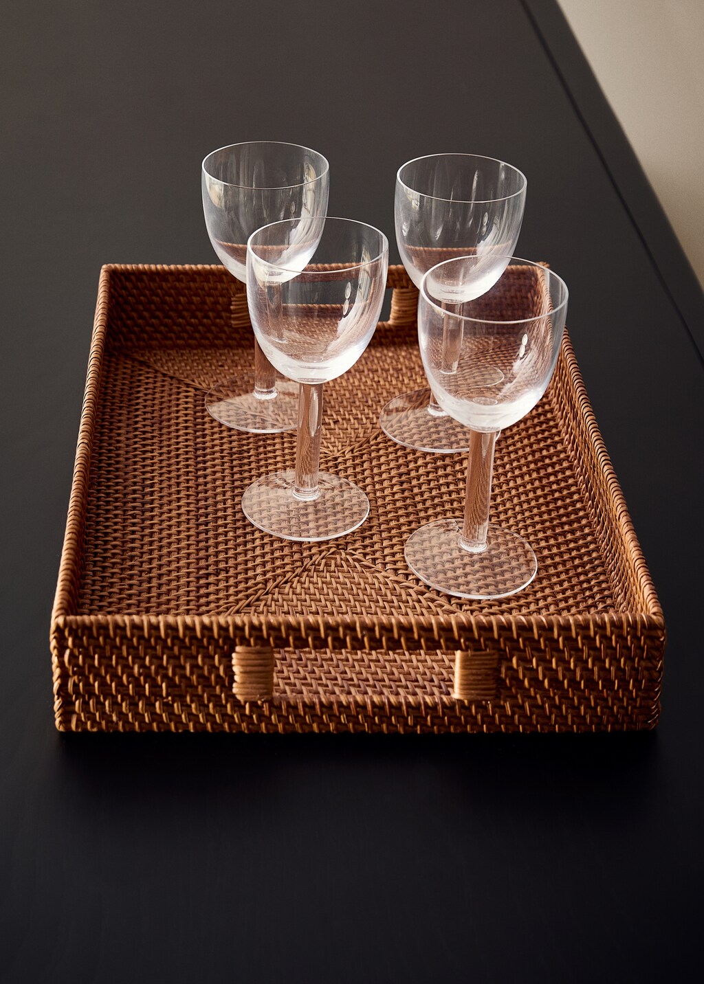 Rattan decorative tray with handles - Home | MANGO United Kingdom