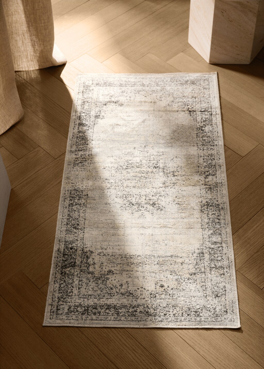 Tapis effet vieilli - Home | MANGO Belgique
