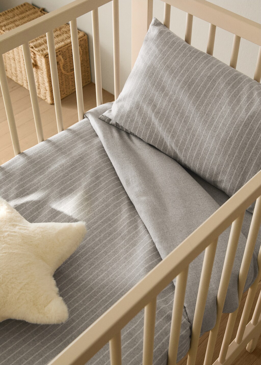 Reversible striped flannel cotton duvet cover for cot - Home | MANGO Sweden