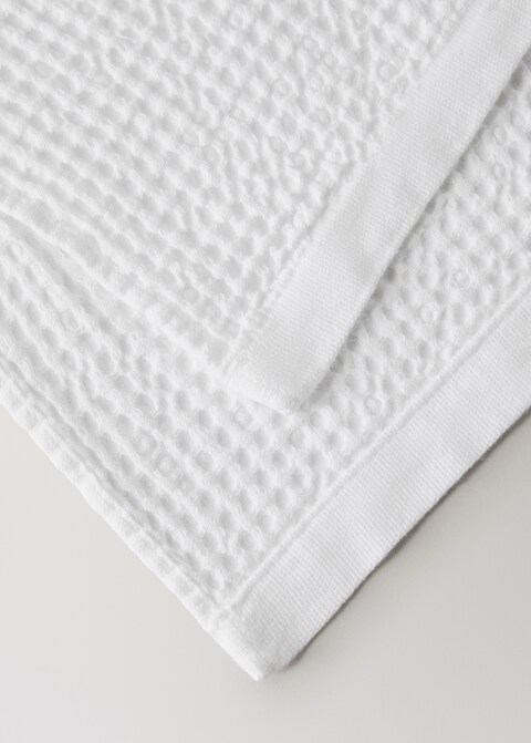 Waffle cotton hand towel - Home | MANGO United Kingdom