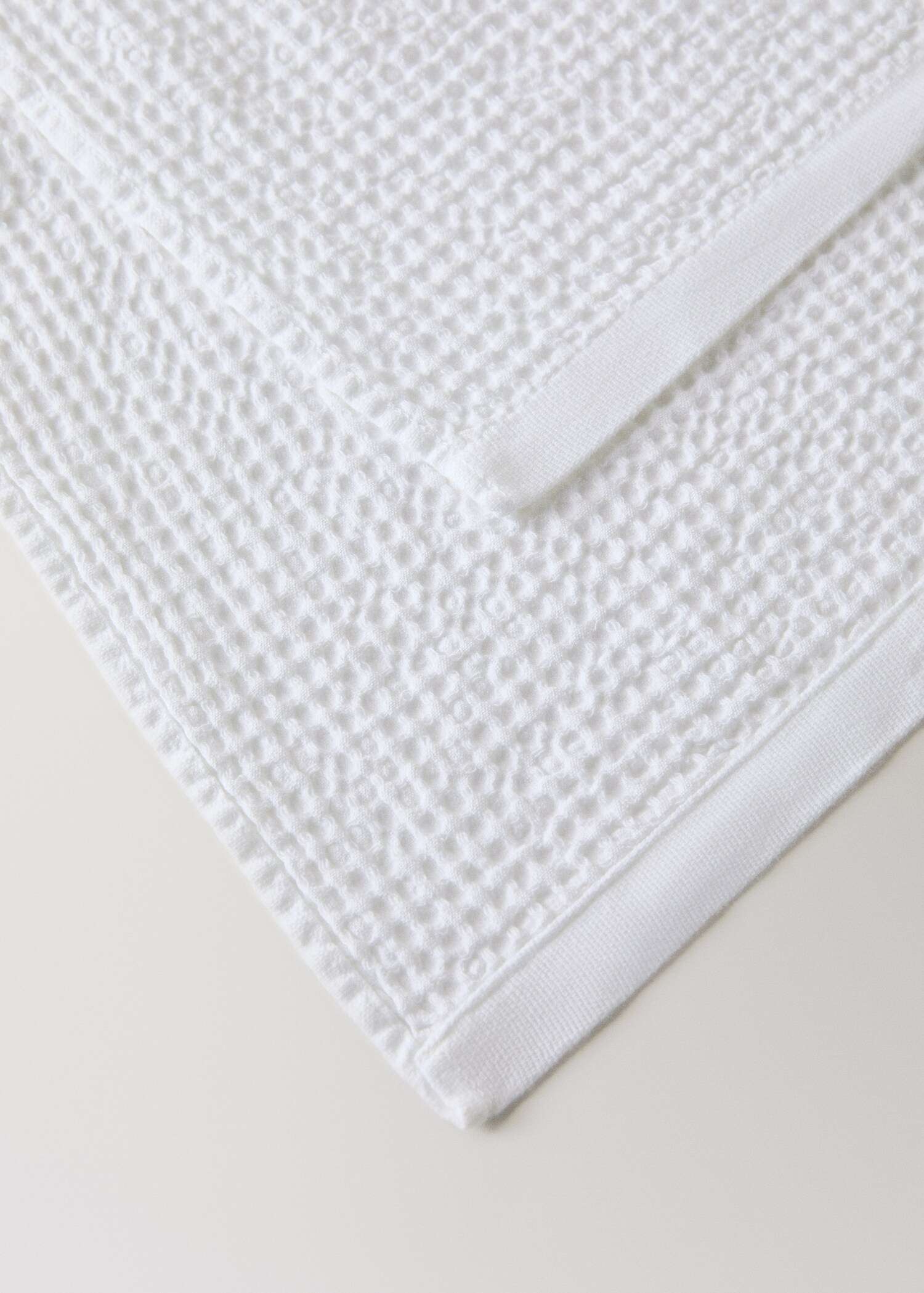 Waffle cotton washbasin towel - Home | MANGO Denmark