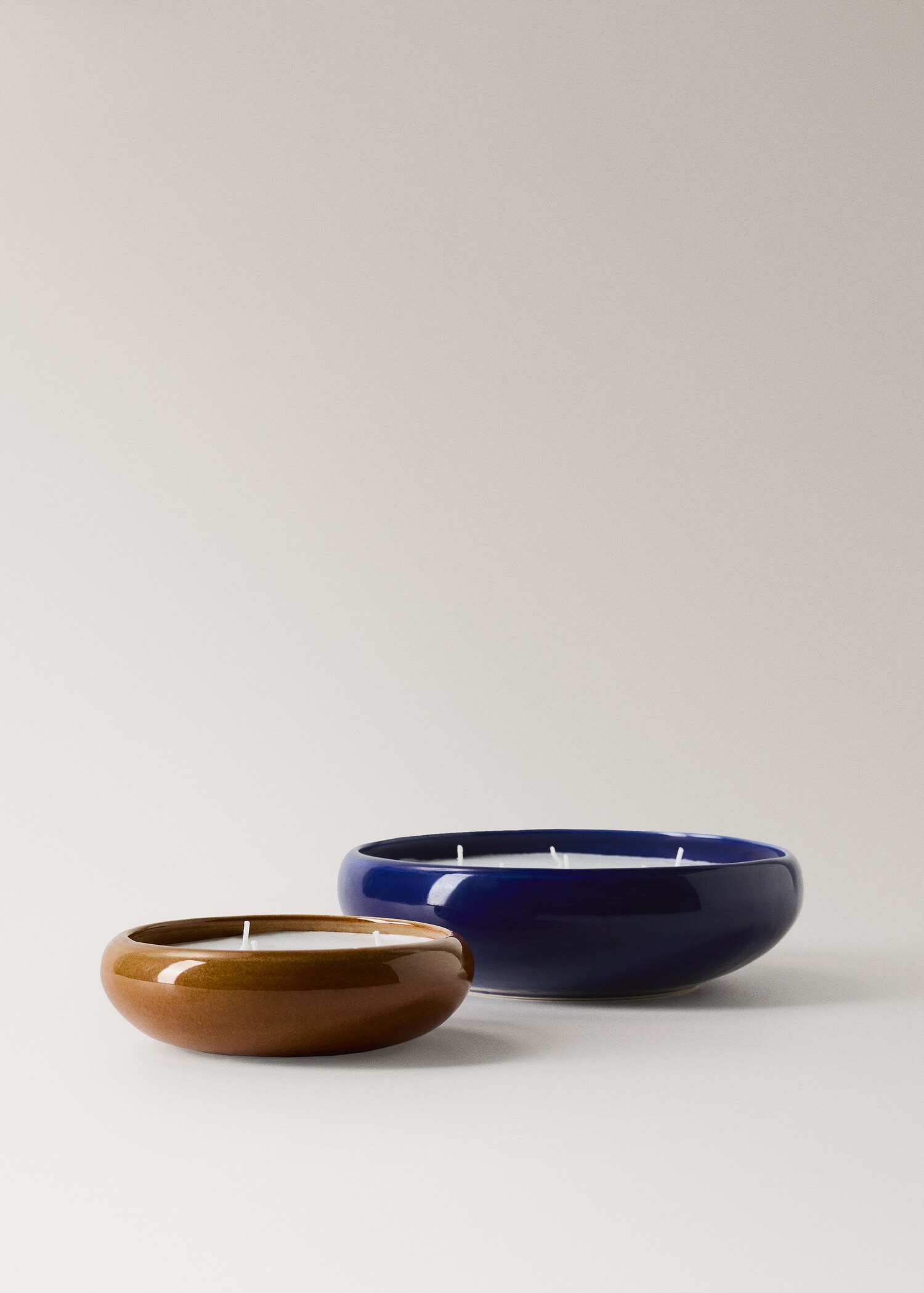 Small glossy finish ceramic candle - Home | MANGO Croatia