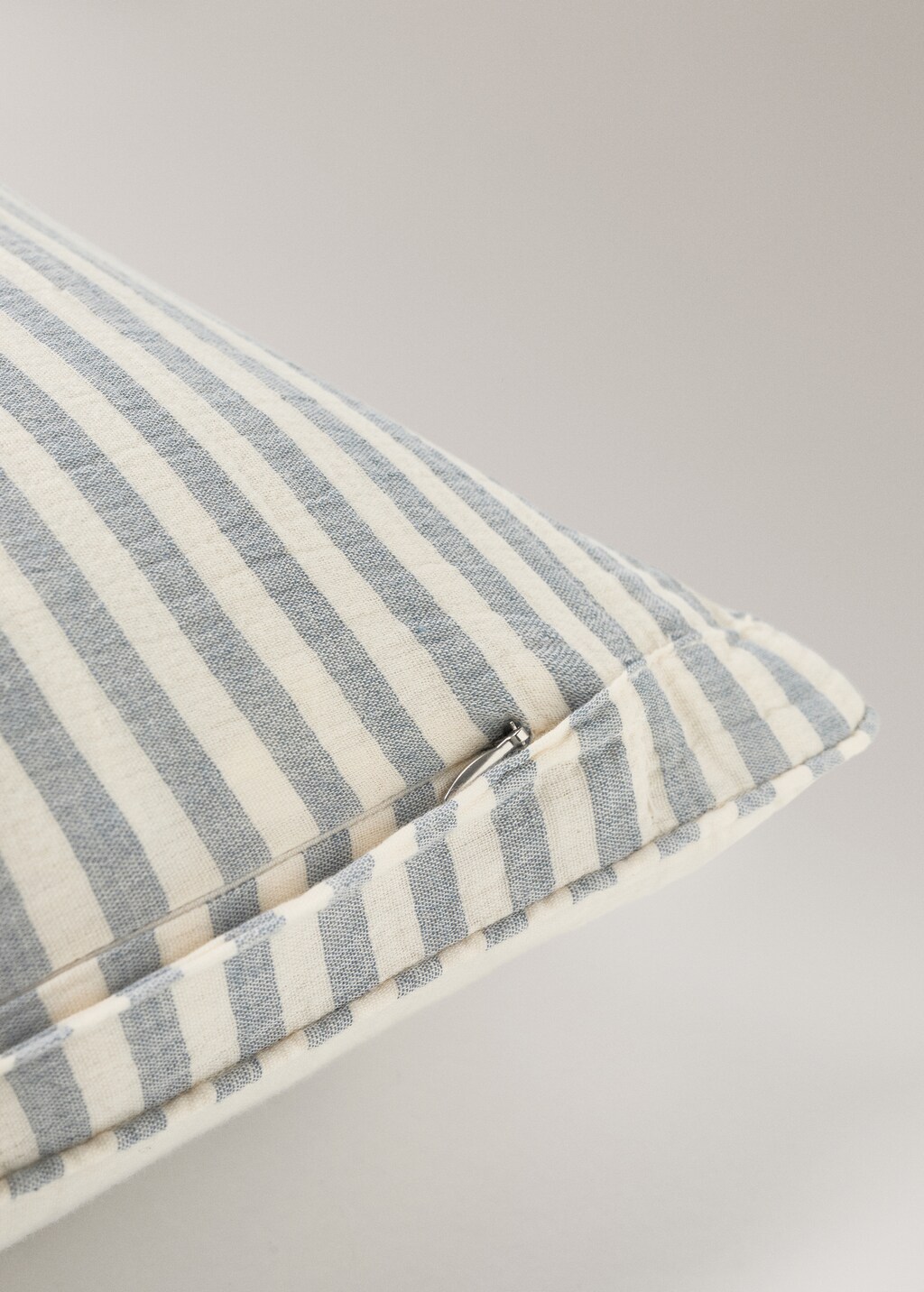 Embroidered alphabet pillow cover - Home | MANGO USA