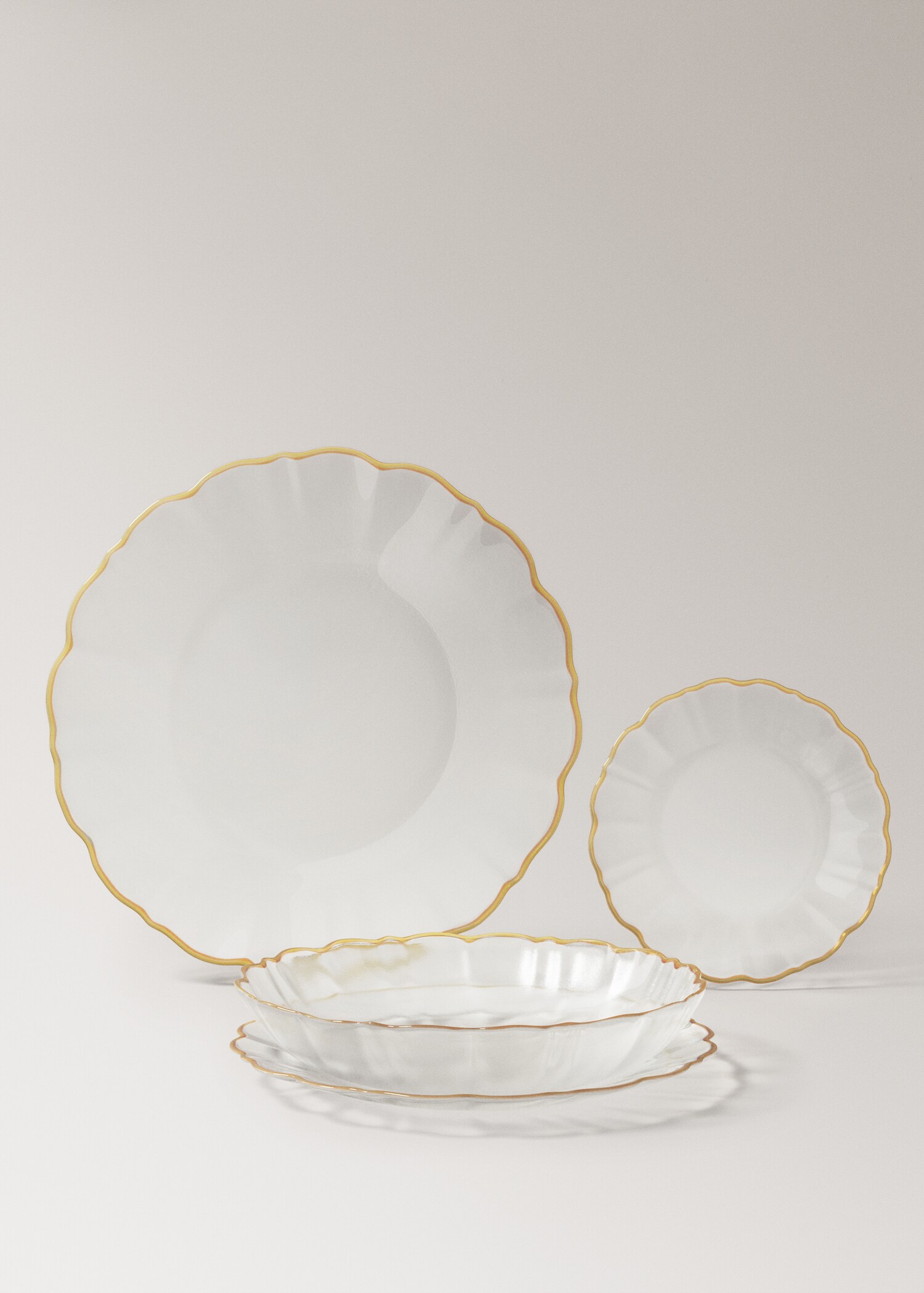 Flat glass contrast dinner plate | MANGO Croatia