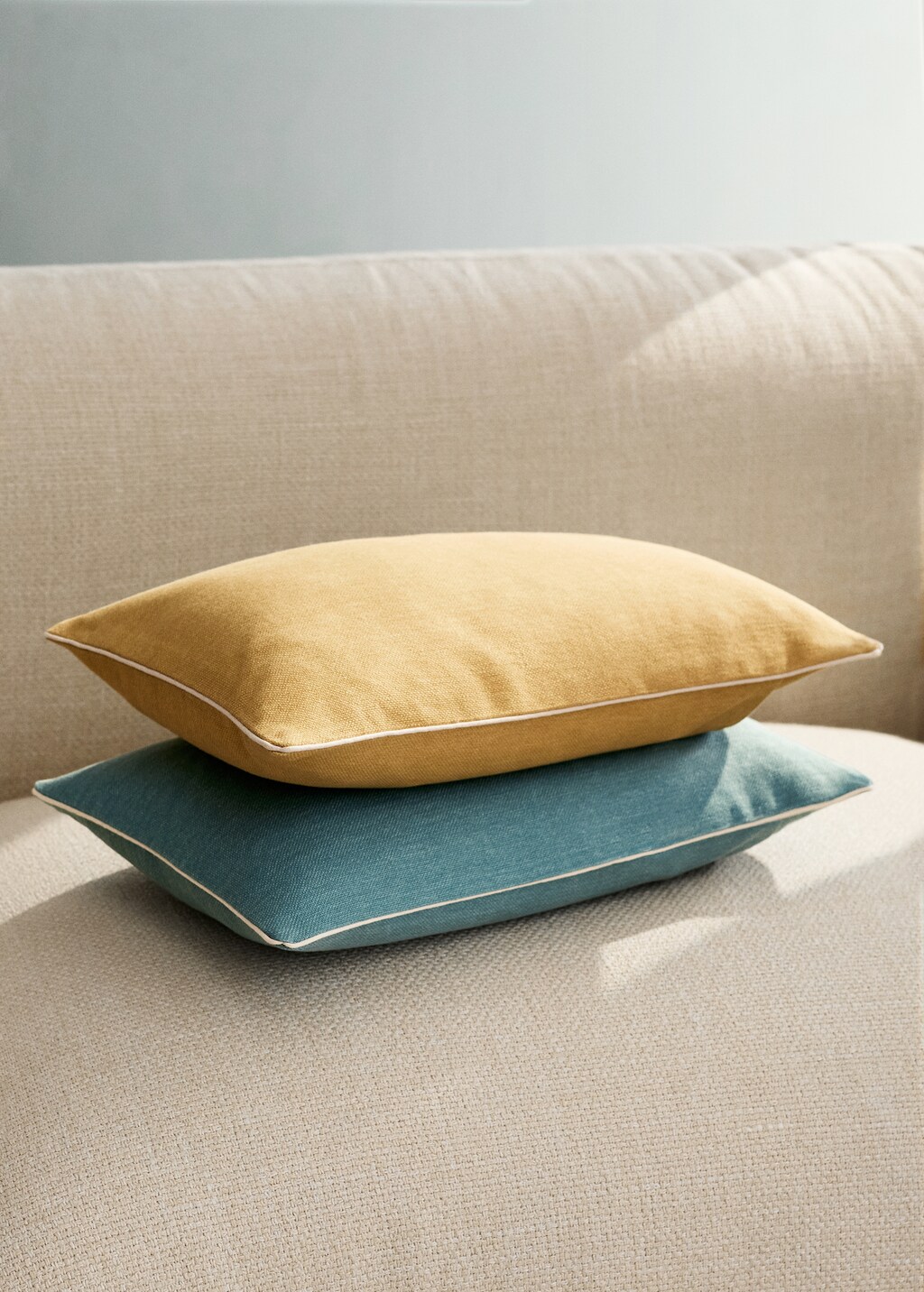 Piping cushion cover 30x50cm - Home | MANGO USA
