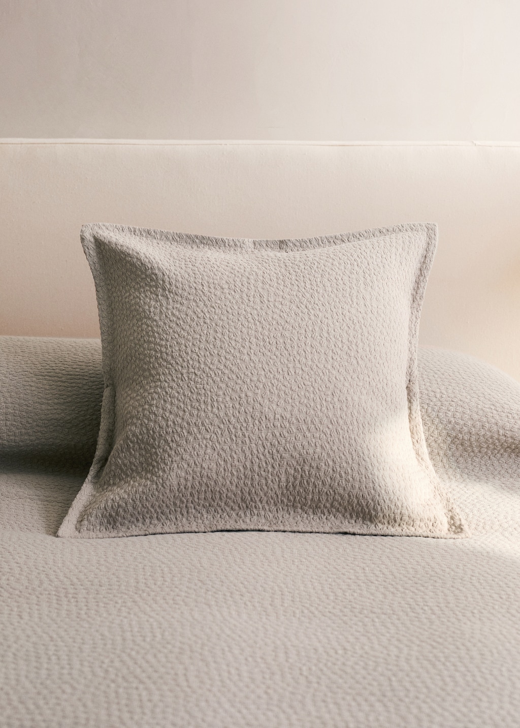 Cotton jacquard bed pillow cover 50x50 cm - Home | MANGO USA