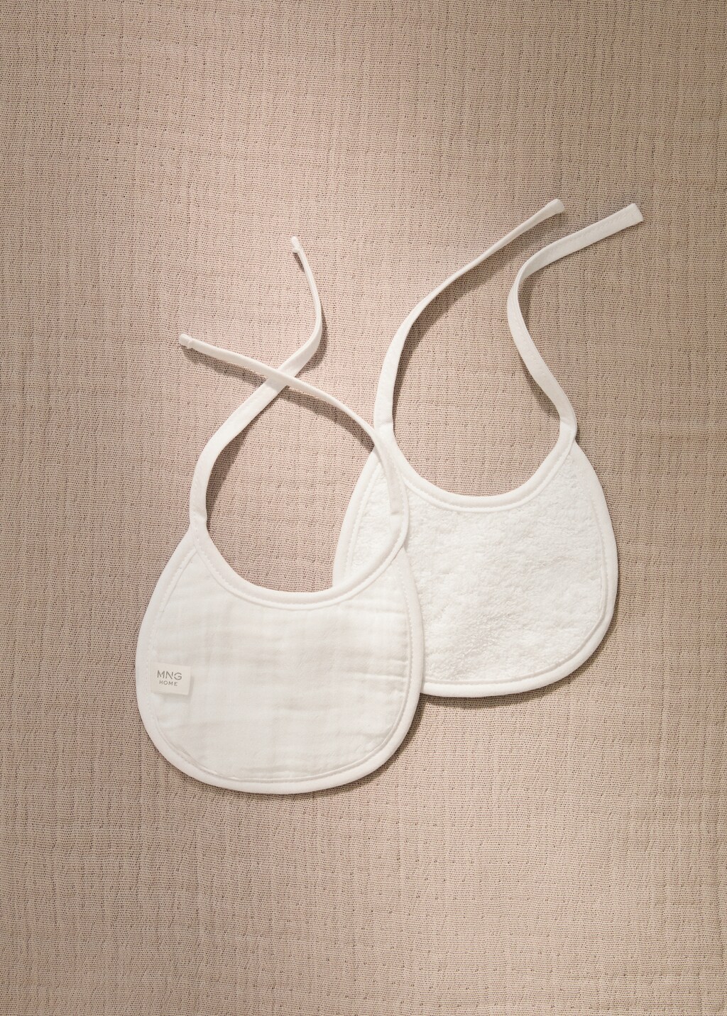 Cotton gauze bib - Home | MANGO United Kingdom