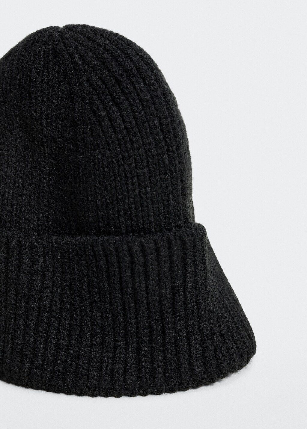 Short knitted hat
