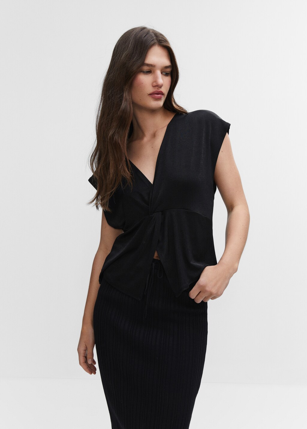 Camiseta detalle nudo - Mujer | MANGO Chile