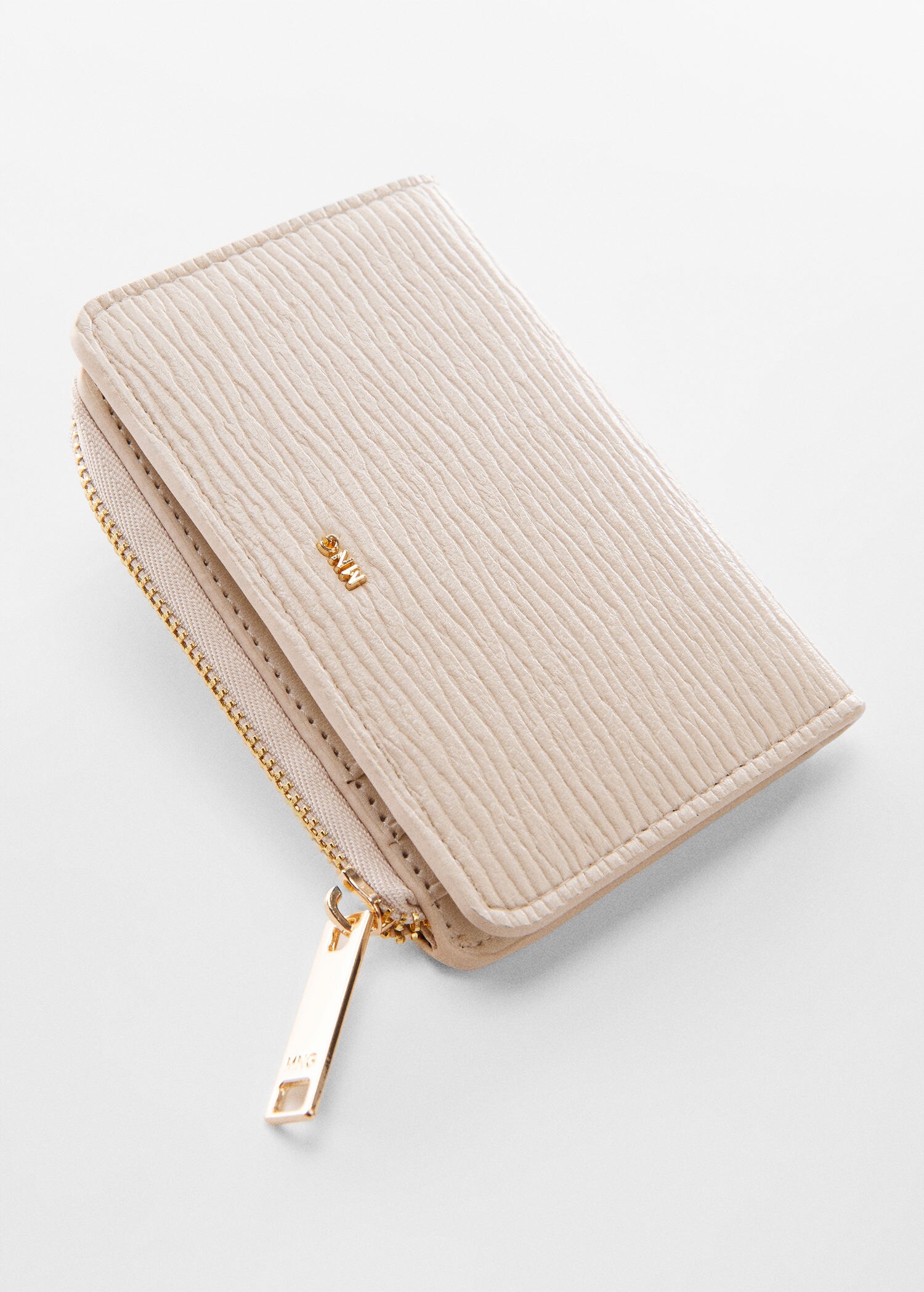 Textured wallet with embossed logo | MANGO