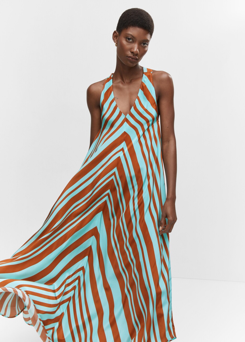 V-neck satin dress - Woman | MANGO Malta