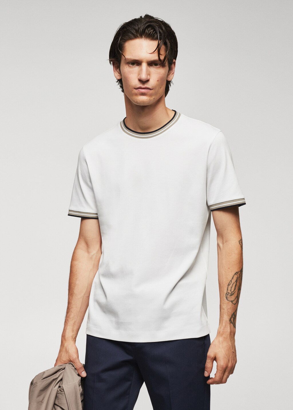 100% cotton t-shirt with contrast piping