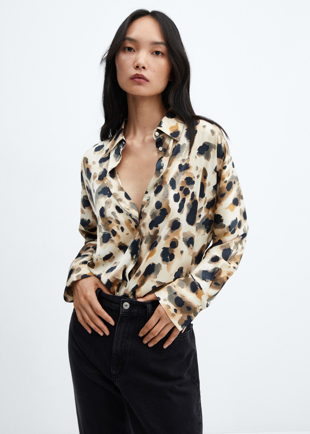 Leopard-print satin shirt - Woman | MANGO Lithuania