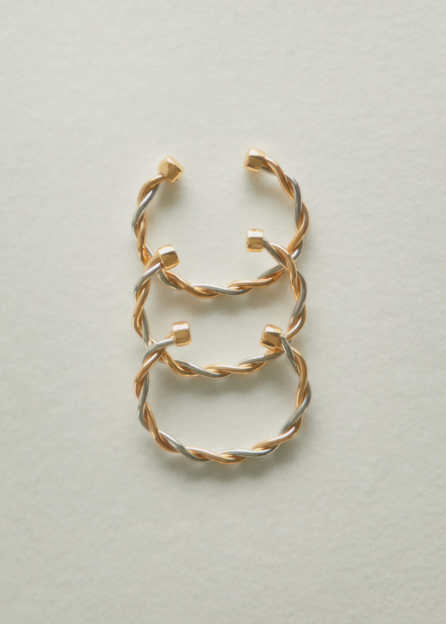 Rigid interlocking bracelet | MANGO