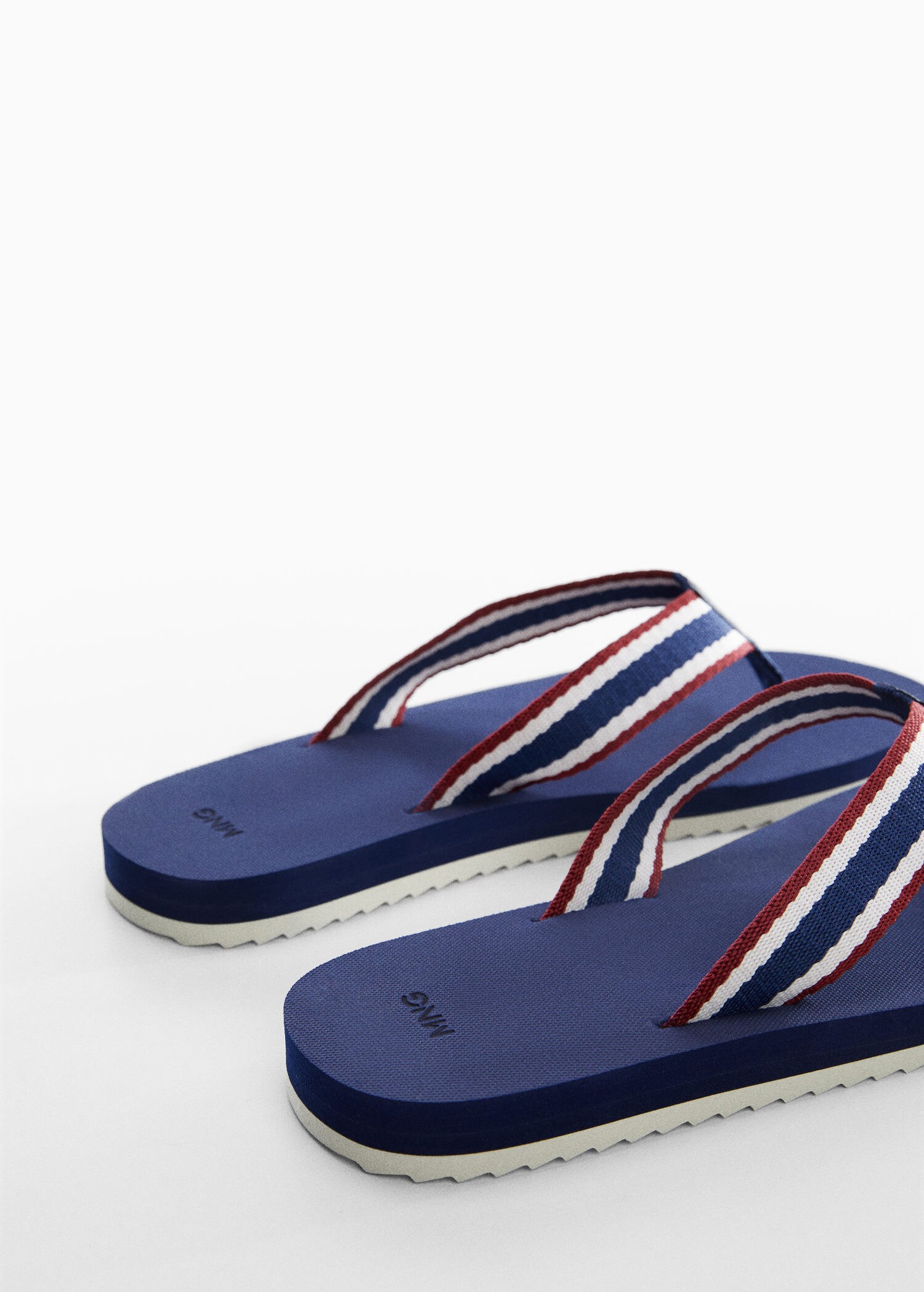 Flip-flops with contrasting colour straps | MANGO