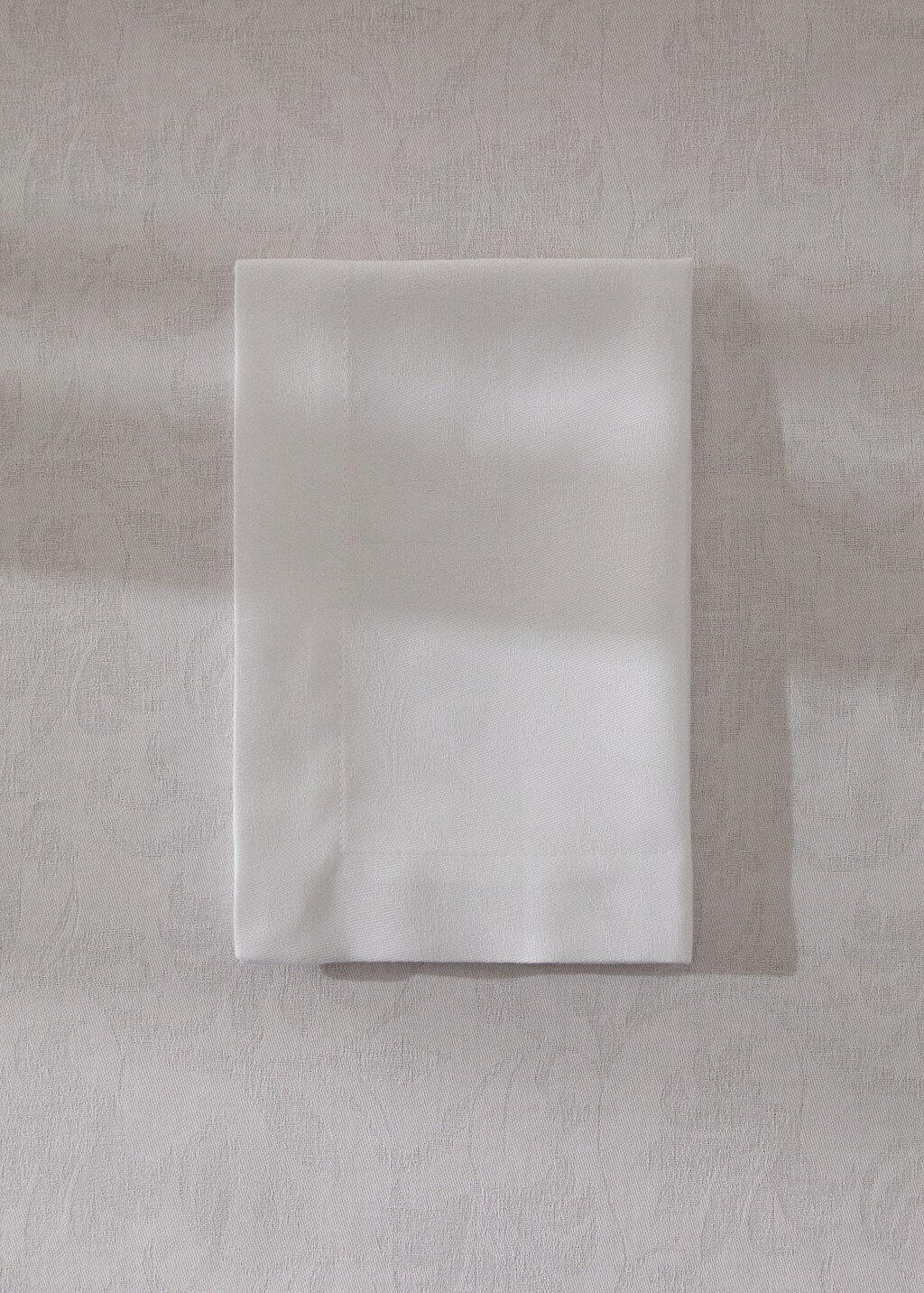 Jacquard floral cotton napkin - Home | MANGO USA