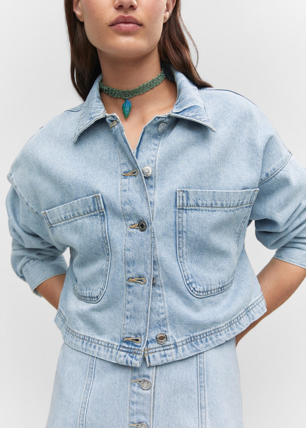 Shell choker necklace | MANGO