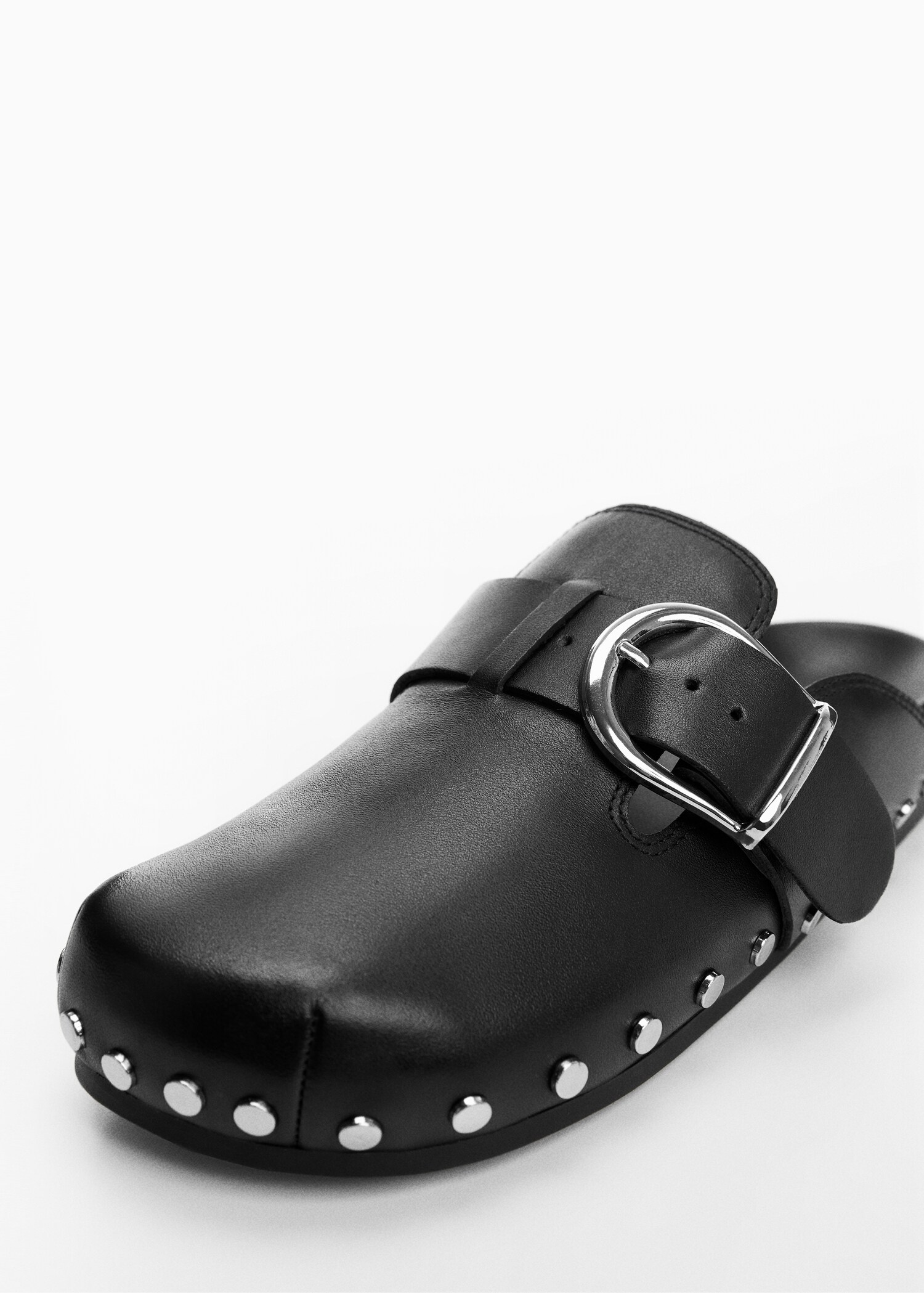 Studded leather clog - Woman | MANGO USA