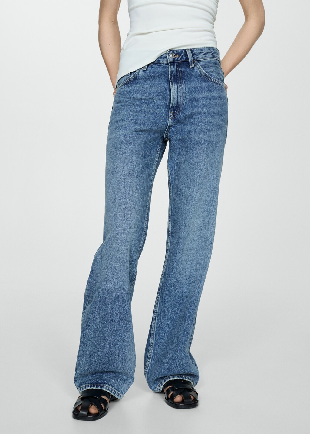 Mid-rise straight jeans - Woman | MANGO India
