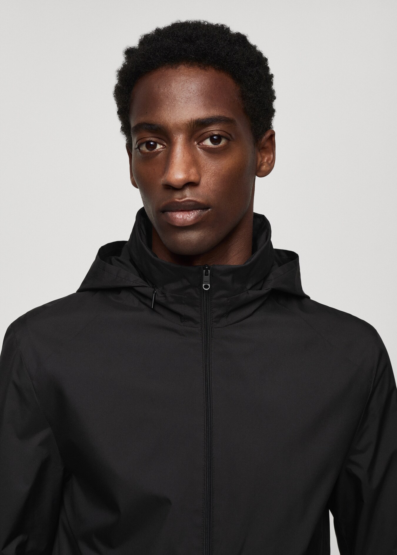 Water-repellent jacket with zipper