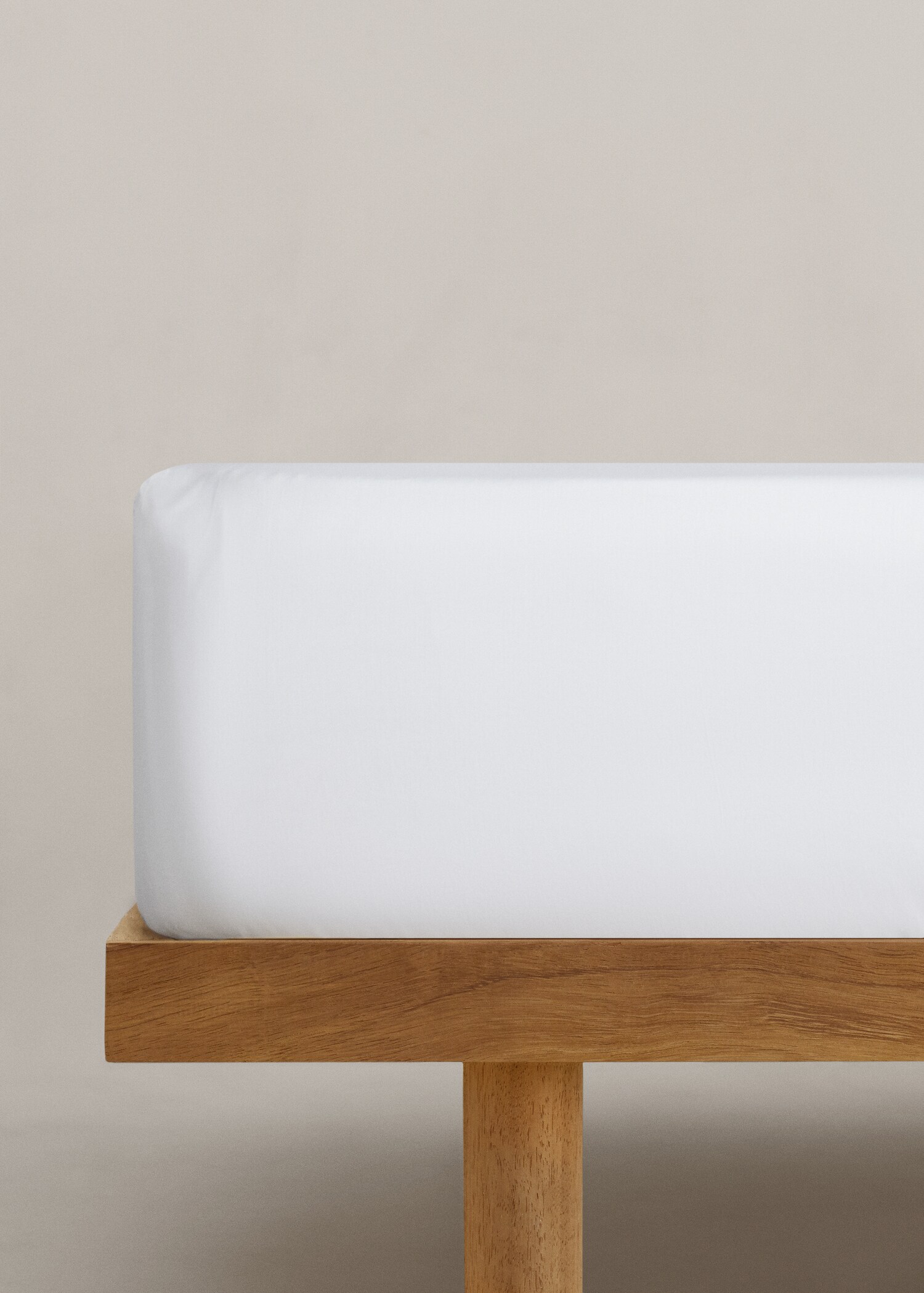 Satin fitted sheet for queen bed - Home | MANGO USA