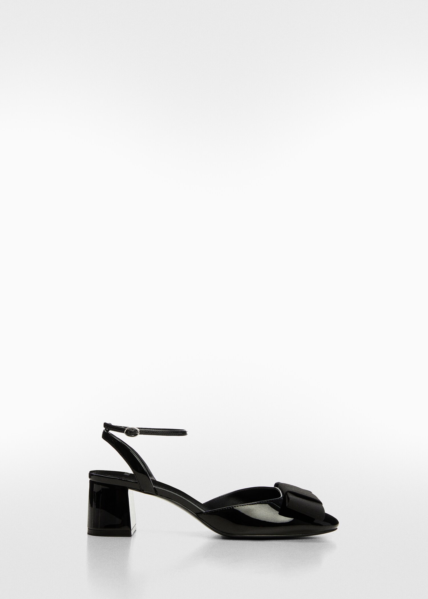 Patent leather bow shoe