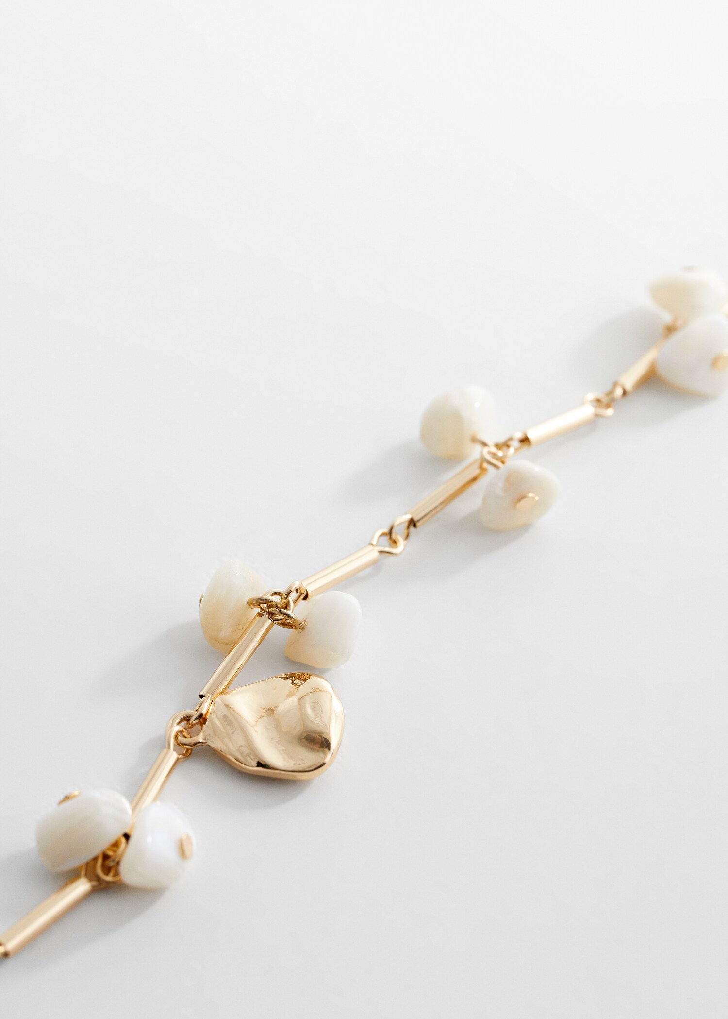 Shell chain necklace - Woman | MANGO USA