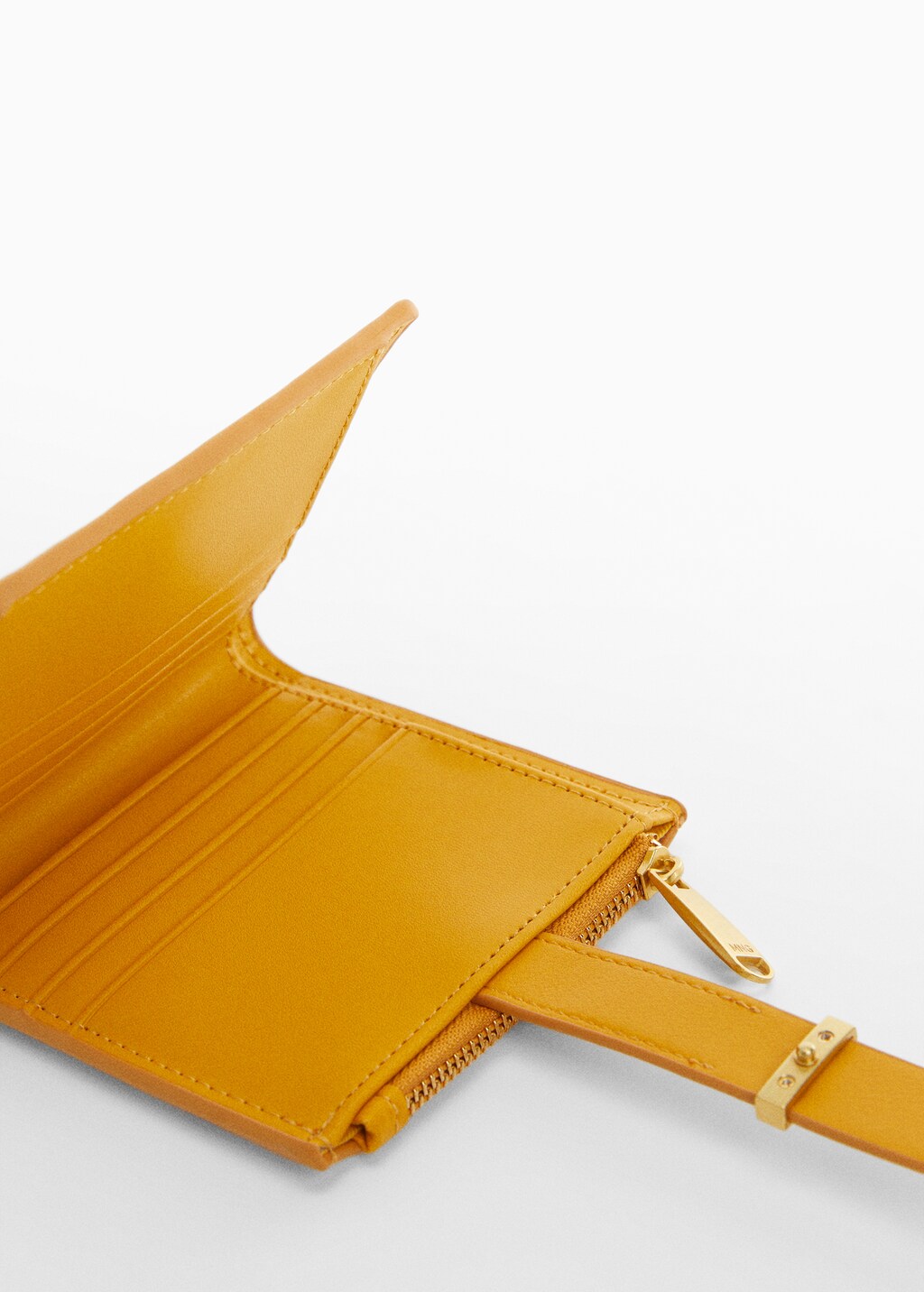 Dompet dengan logo bermotif - Wanita | MANGO Indonesia