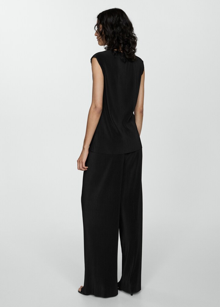 Sleeveless pleated top - Women | MANGO USA