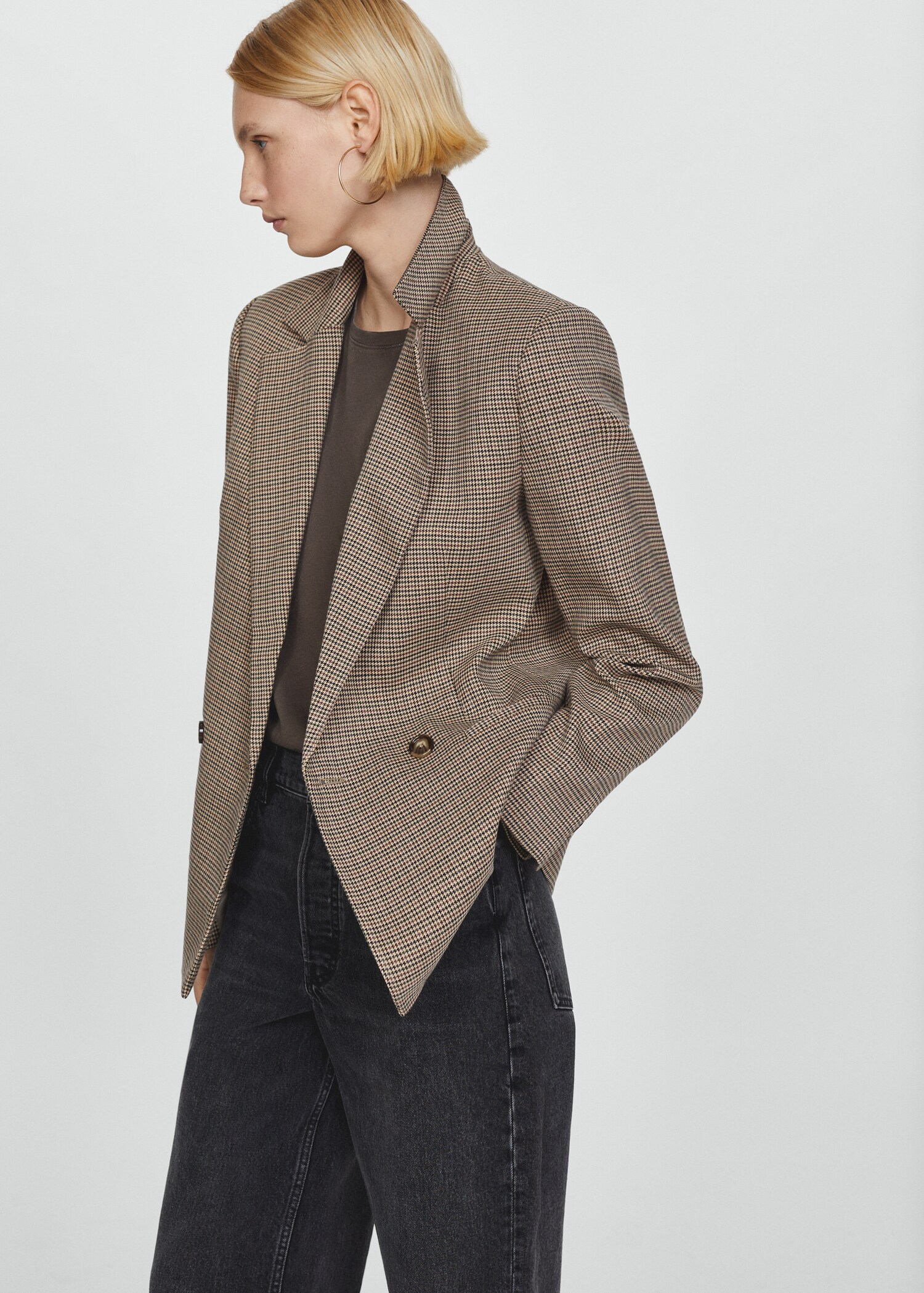 Double-breasted blazer with button | MANGO Montenegro
