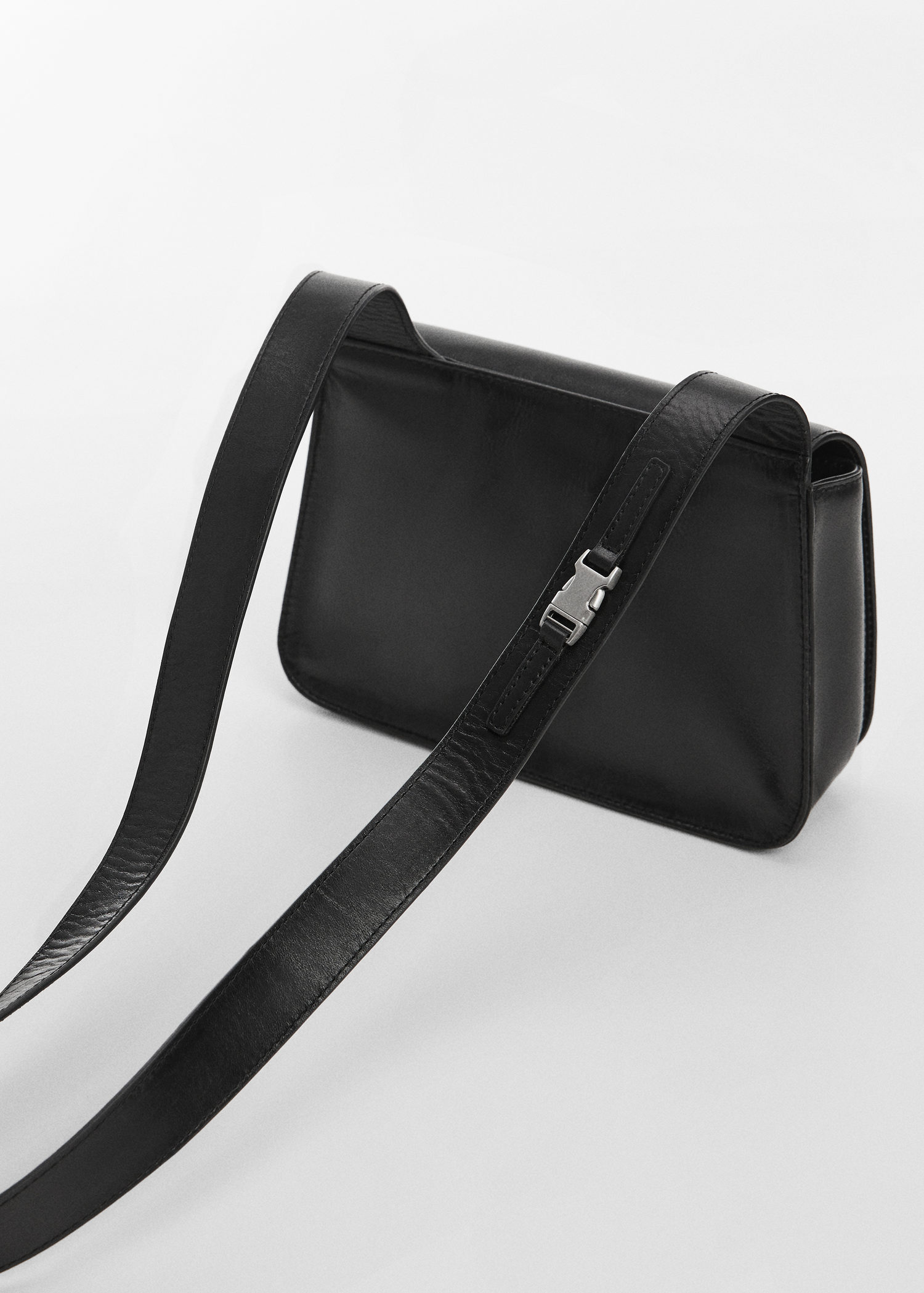 Leather crossbody bag | MANGO