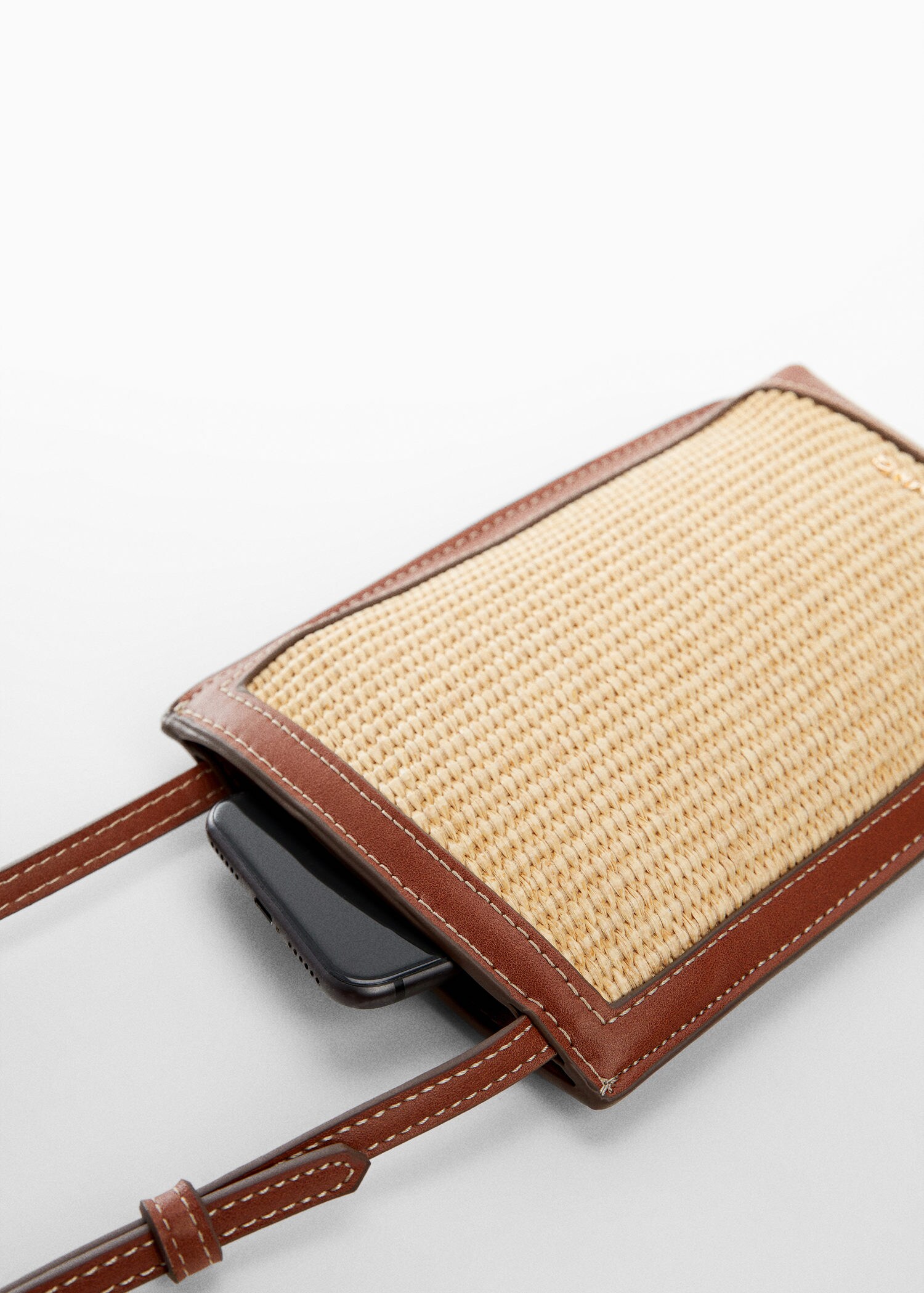 Raffia effect mobile case | MANGO
