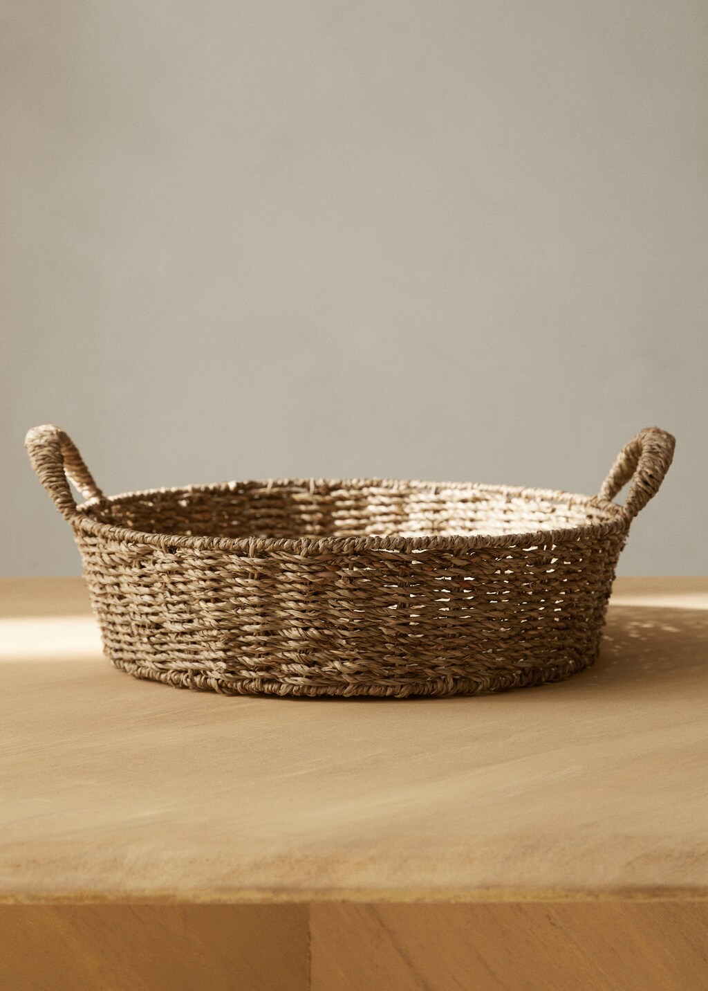 Large round basket with handle
