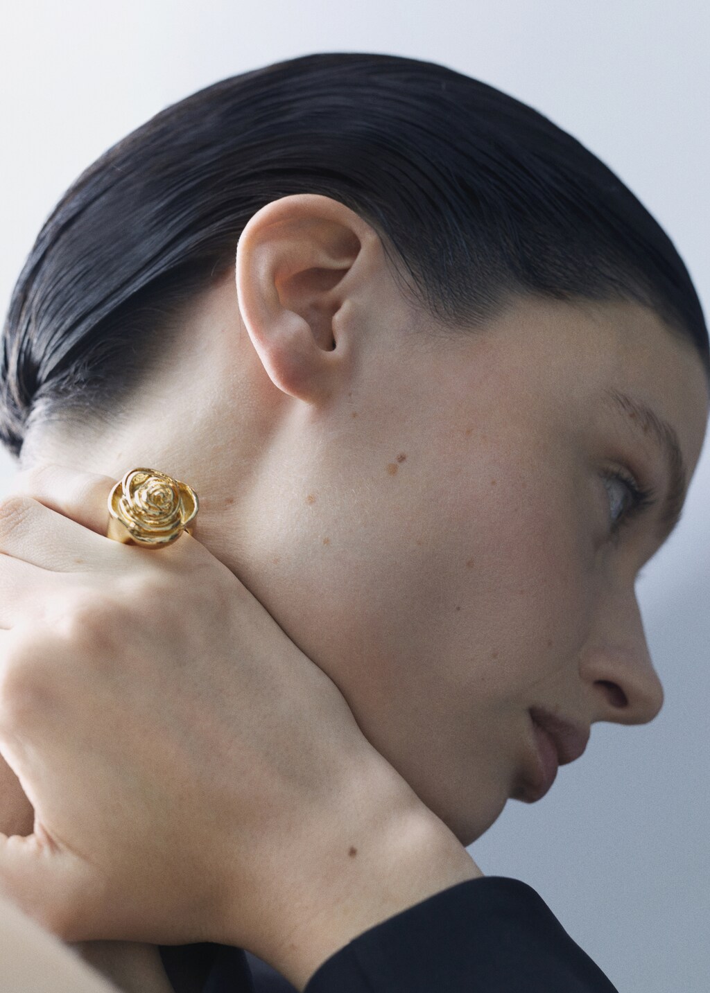 Embossed flower ring