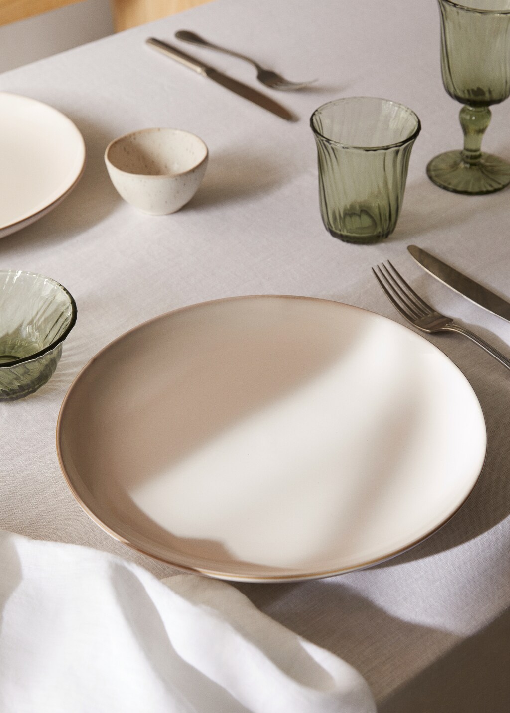 Steengoed dinerbord met rand
