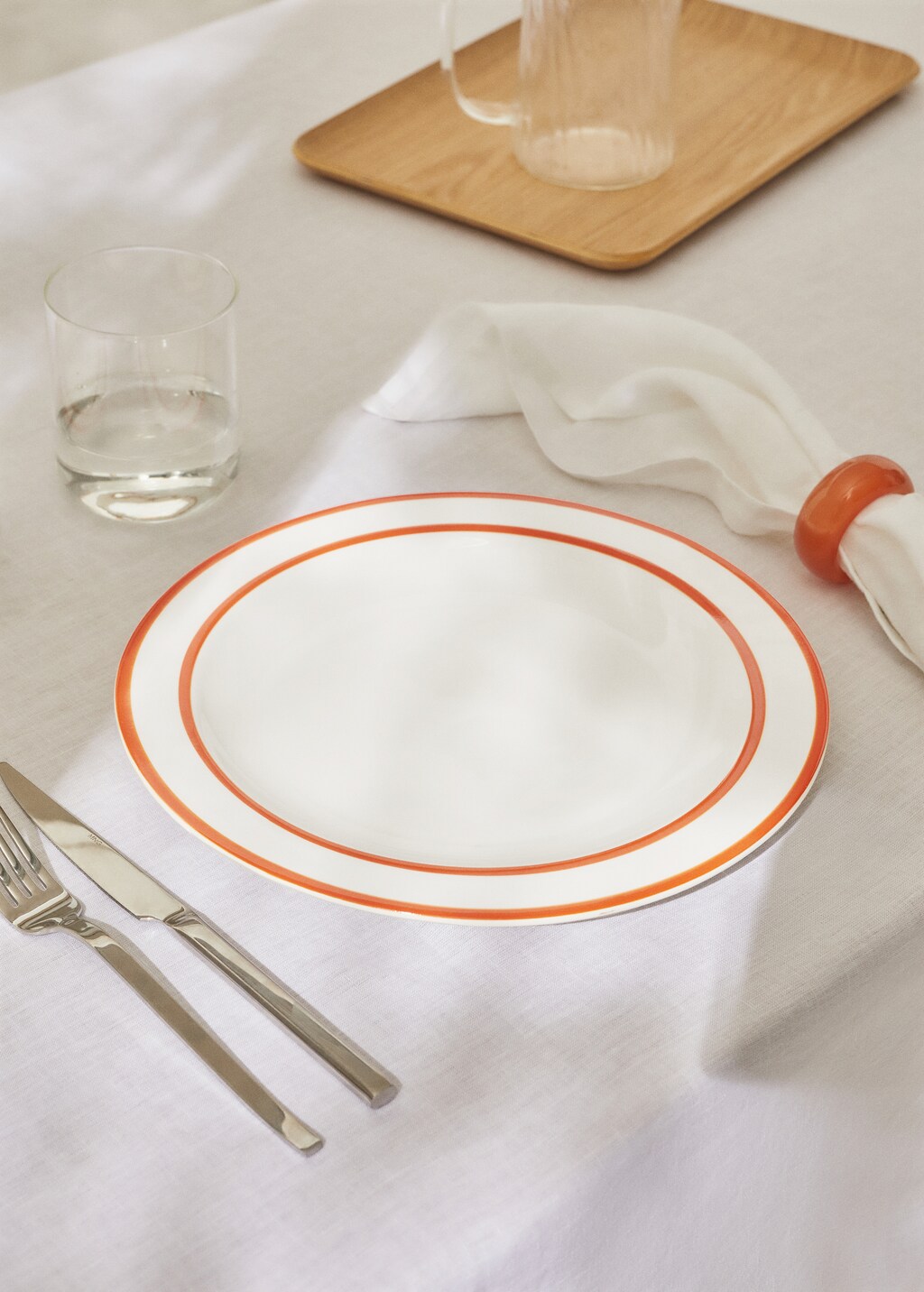 Double-edged stoneware dinner plate