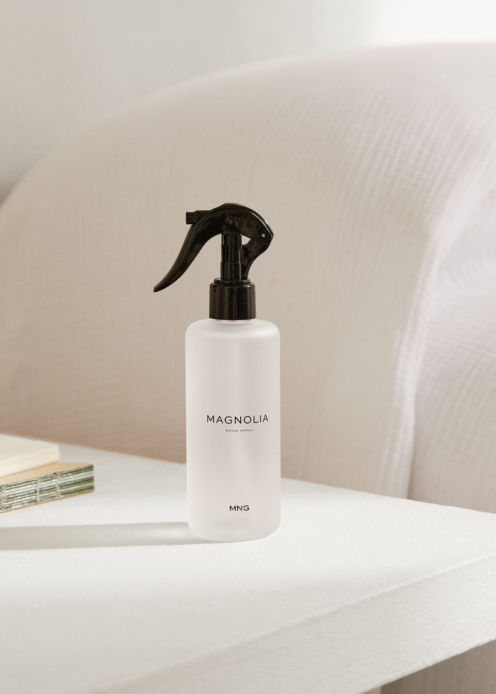 Magnolia air freshener spray